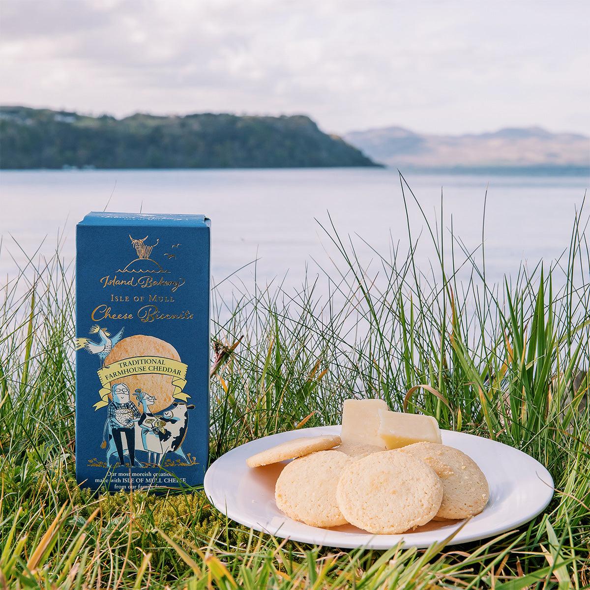 Island Bakery Traditional Farmhouse Cheddar Cheese Biscuits 100g ...